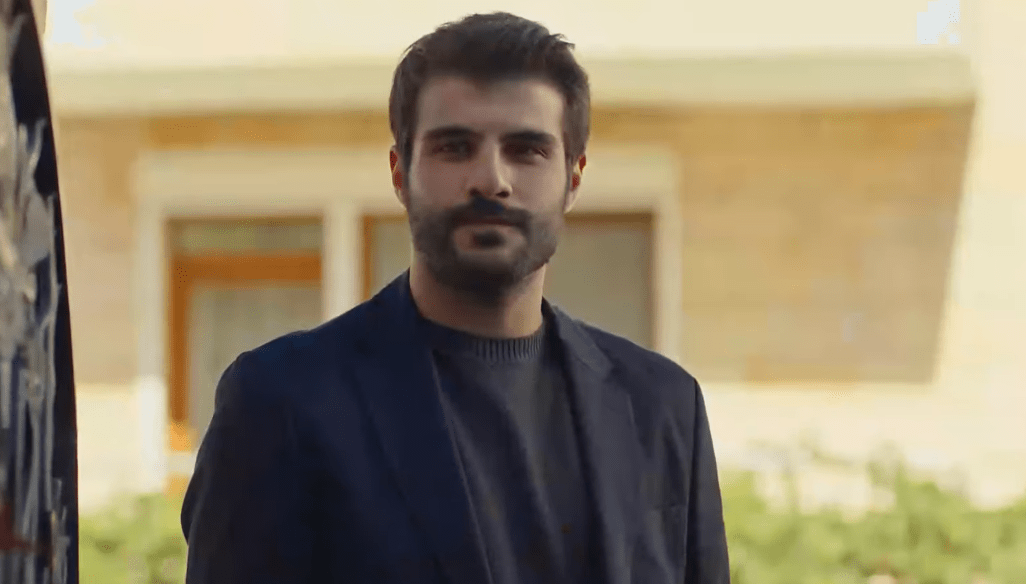 Safir Sarp kimdir? Safir dizisi Sarp gerçek adı? Yaşı? İnstagram adresi ...